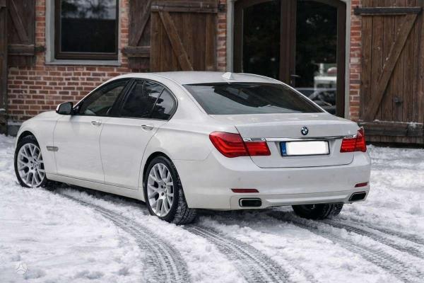 Balts BMW 750 2010 Klaipėda, ar dzinēja tilpumu 4.40 L un nobraukumu 171 tūkst. km par 9990 €, foto 6 vietnē AUTOMOTO.COM.LV