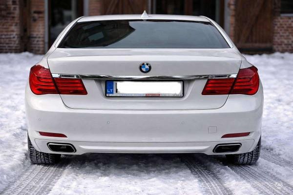 Balts BMW 750 2010 Klaipėda, ar dzinēja tilpumu 4.40 L un nobraukumu 171 tūkst. km par 9990 €, foto 7 vietnē AUTOMOTO.COM.LV
