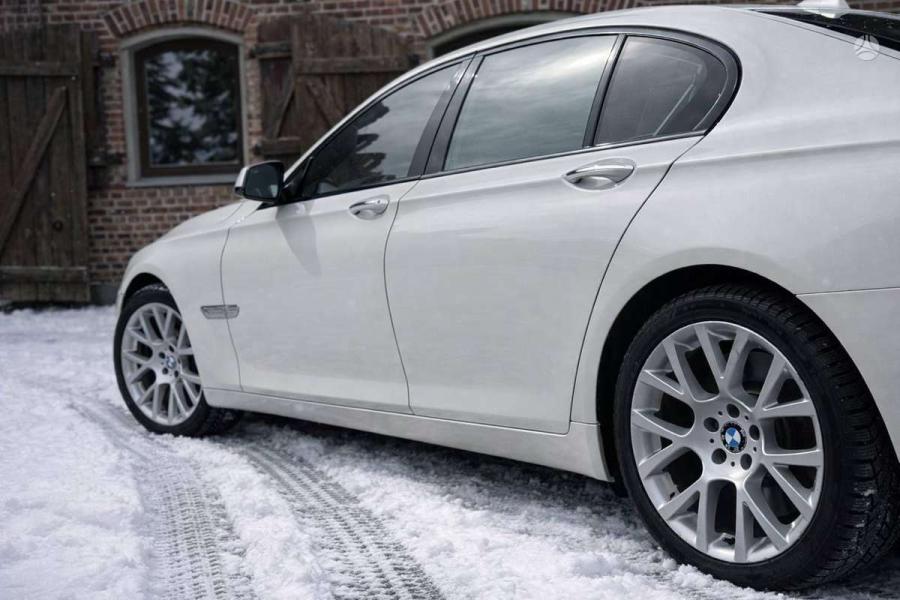 Balts BMW 750 2010 Klaipėda, ar dzinēja tilpumu 4.40 L un nobraukumu 171 tūkst. km par 9990 €, foto 8 vietnē AUTOMOTO.COM.LV