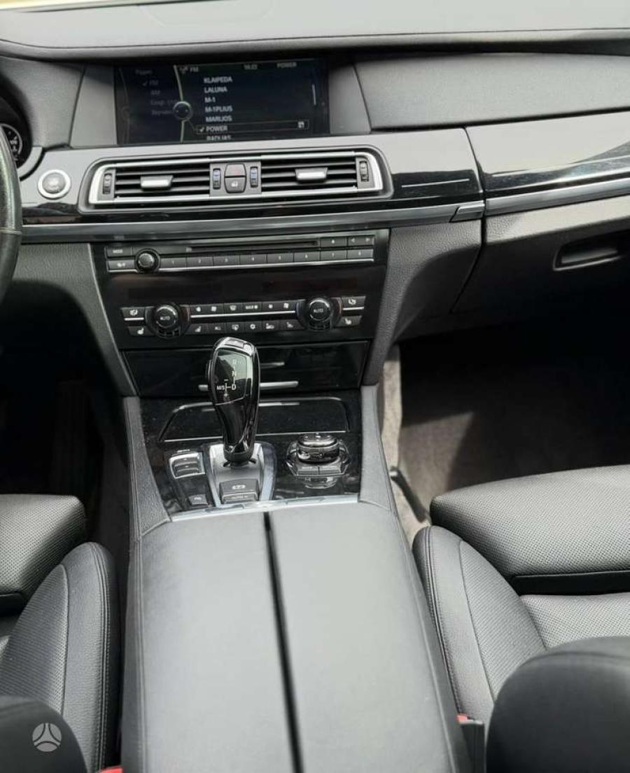 Balts BMW 750 2010 Klaipėda, ar dzinēja tilpumu 4.40 L un nobraukumu 171 tūkst. km par 9990 €, foto 11 vietnē AUTOMOTO.COM.LV