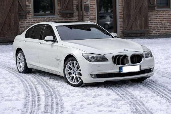 Balts BMW 750 2010 Klaipėda, ar dzinēja tilpumu 4.40 L un nobraukumu 171 tūkst. km par 9950 €, foto 1 vietnē AUTOMOTO.COM.LV