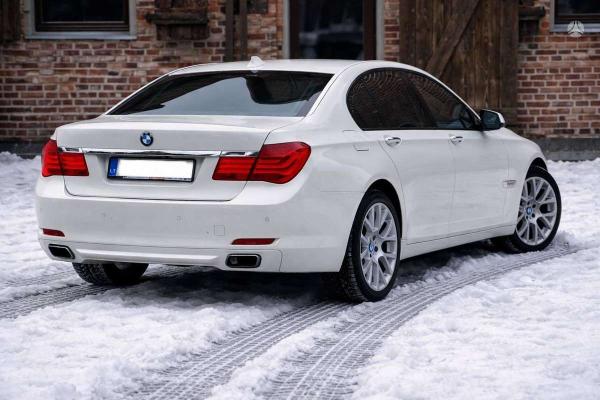 Balts BMW 750 2010 Klaipėda, ar dzinēja tilpumu 4.40 L un nobraukumu 171 tūkst. km par 9950 €, foto 5 vietnē AUTOMOTO.COM.LV