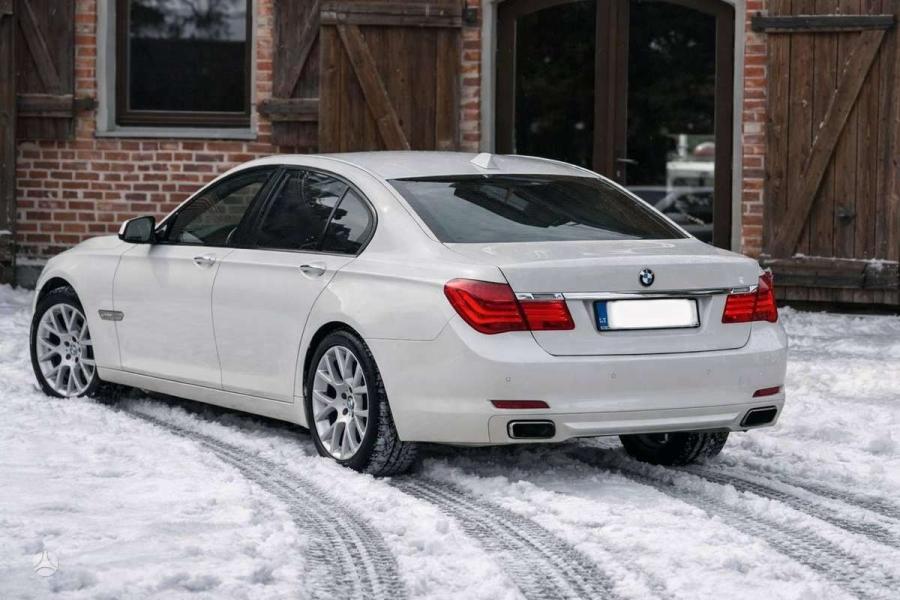 Balts BMW 750 2010 Klaipėda, ar dzinēja tilpumu 4.40 L un nobraukumu 171 tūkst. km par 9950 €, foto 6 vietnē AUTOMOTO.COM.LV