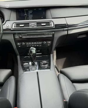 Balts BMW 750 2010 Klaipėda, ar dzinēja tilpumu 4.40 L un nobraukumu 171 tūkst. km par 9950 €, foto 11 vietnē AUTOMOTO.COM.LV