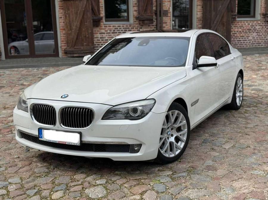 White BMW 750 2010 in Klaipeda, with an engine capacity of 4.40 L and mileage of 171 thousand km for 9400 €, photo 3 on AUTOMOTO.COM.LV