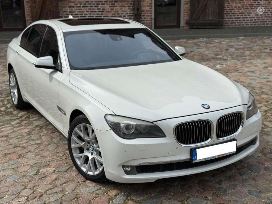 White BMW 750 2010 in Klaipeda, with an engine capacity of 4.40 L and mileage of 171 thousand km for 9400 €, photo 4 on AUTOMOTO.COM.LV