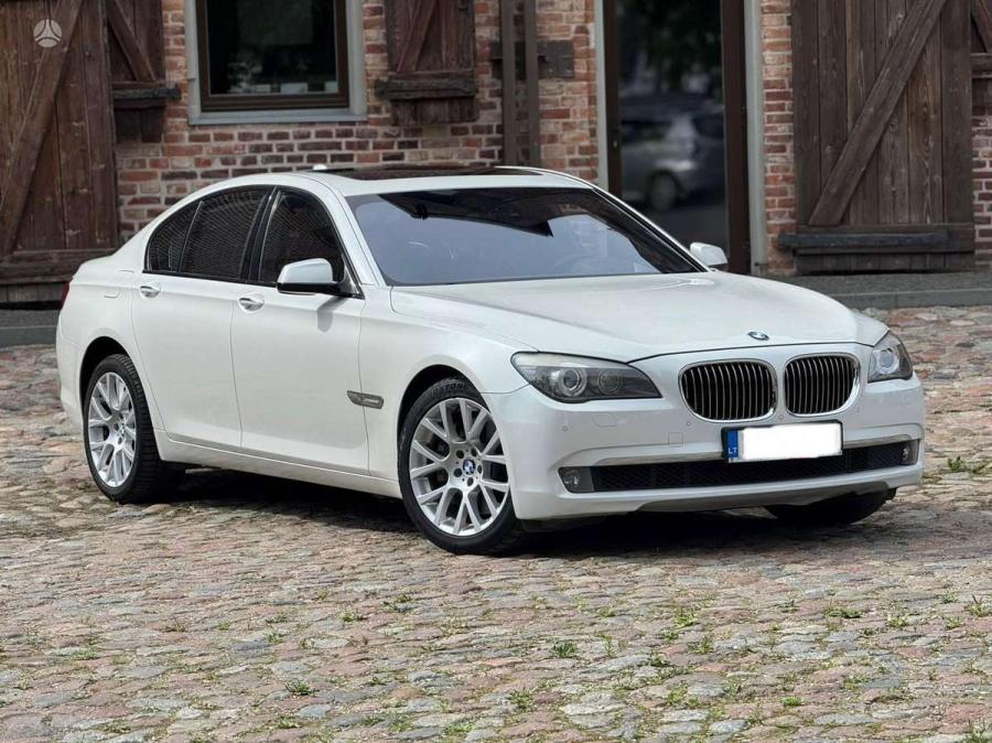 White BMW 750 2010 in Klaipeda, with an engine capacity of 4.40 L and mileage of 171 thousand km for 9400 €, photo 5 on AUTOMOTO.COM.LV
