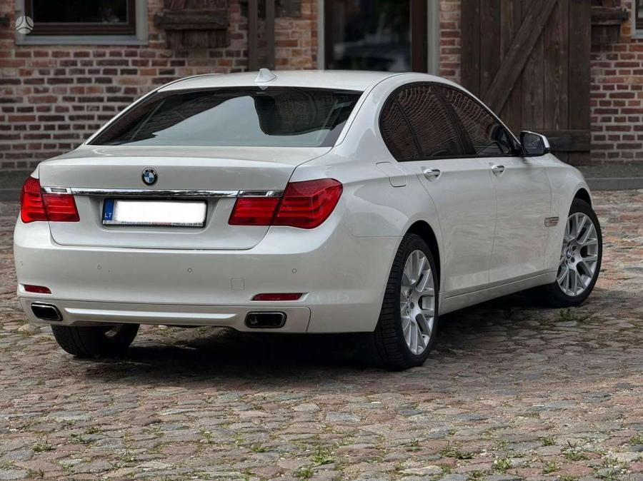 White BMW 750 2010 in Klaipeda, with an engine capacity of 4.40 L and mileage of 171 thousand km for 9400 €, photo 9 on AUTOMOTO.COM.LV