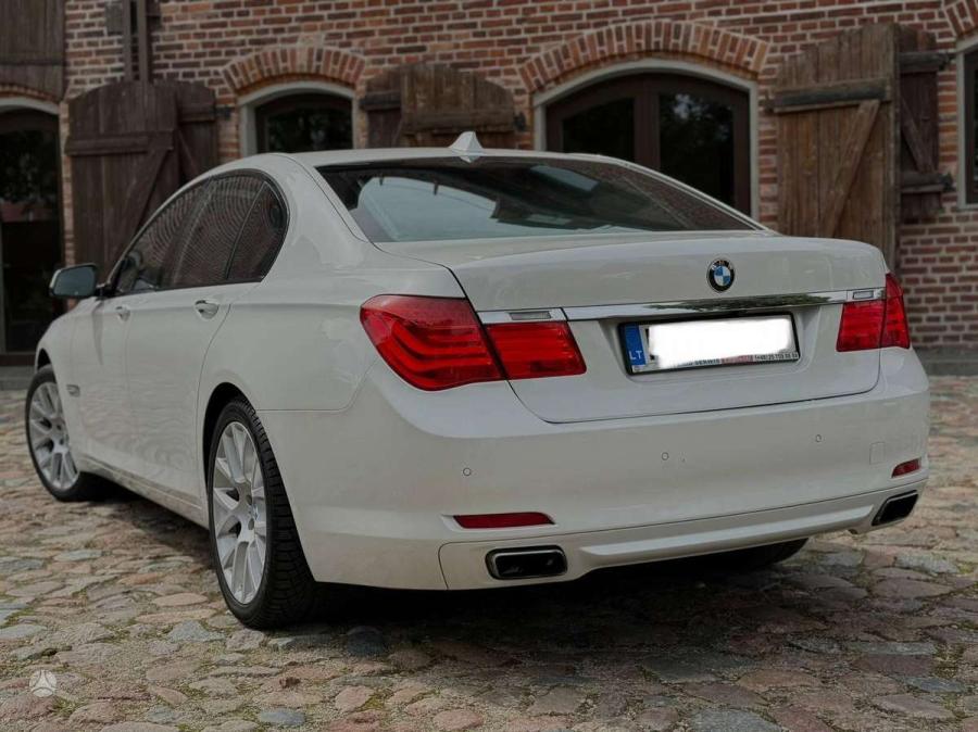 White BMW 750 2010 in Klaipeda, with an engine capacity of 4.40 L and mileage of 171 thousand km for 9400 €, photo 10 on AUTOMOTO.COM.LV
