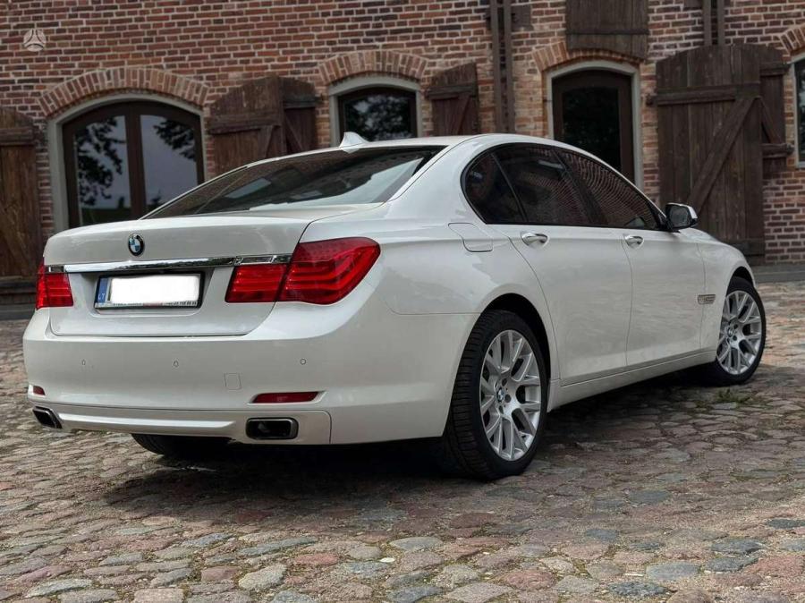 White BMW 750 2010 in Klaipeda, with an engine capacity of 4.40 L and mileage of 171 thousand km for 9400 €, photo 11 on AUTOMOTO.COM.LV