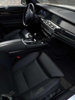 White BMW 750 2010 in Klaipeda, with an engine capacity of 4.40 L and mileage of 171 thousand km for 9400 €, photo 21 on AUTOMOTO.COM.LV