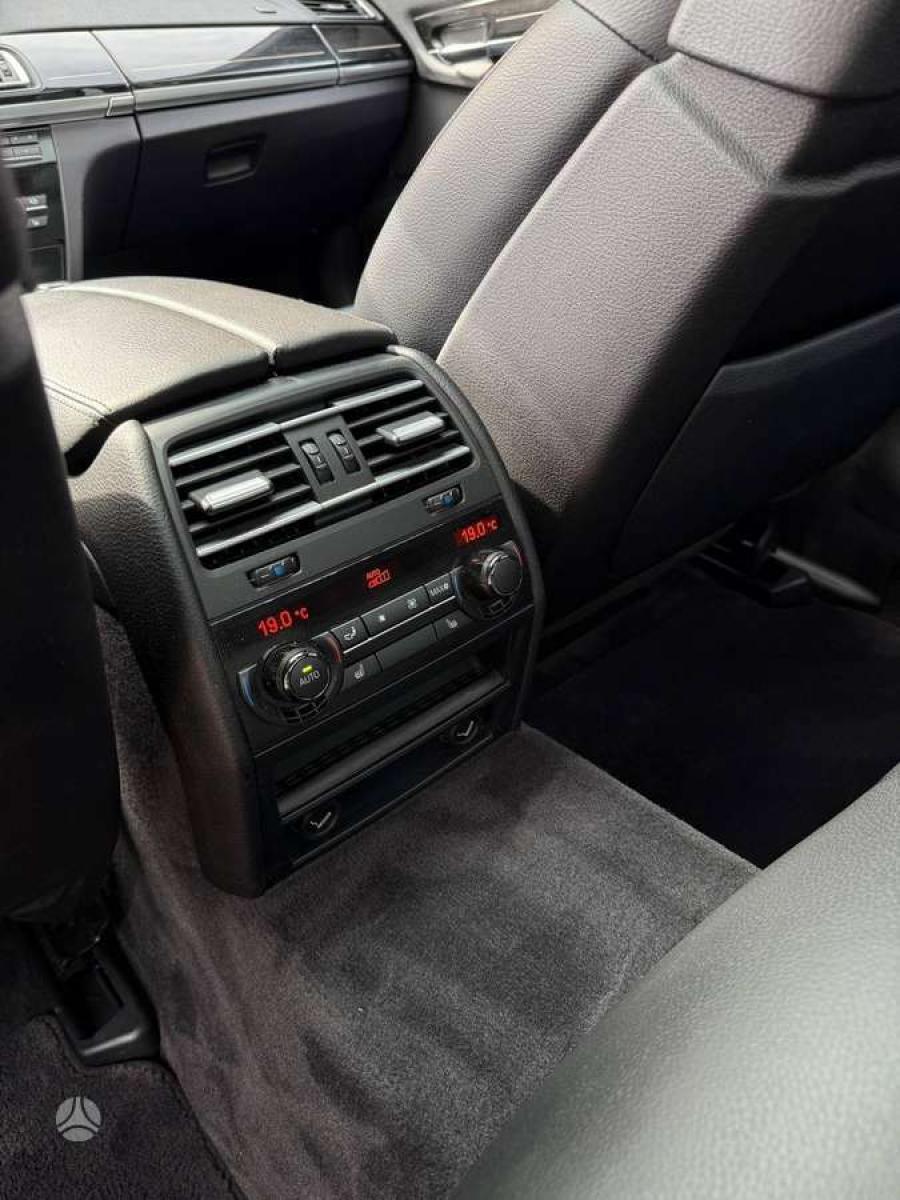 White BMW 750 2010 in Klaipeda, with an engine capacity of 4.40 L and mileage of 171 thousand km for 9400 €, photo 31 on AUTOMOTO.COM.LV
