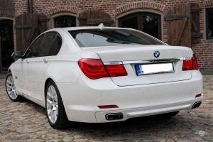 White BMW 750 2010 in Klaipeda, with an engine capacity of 4.40 L and mileage of 171 thousand km for 8700 €, photo 4 on AUTOMOTO.COM.LV