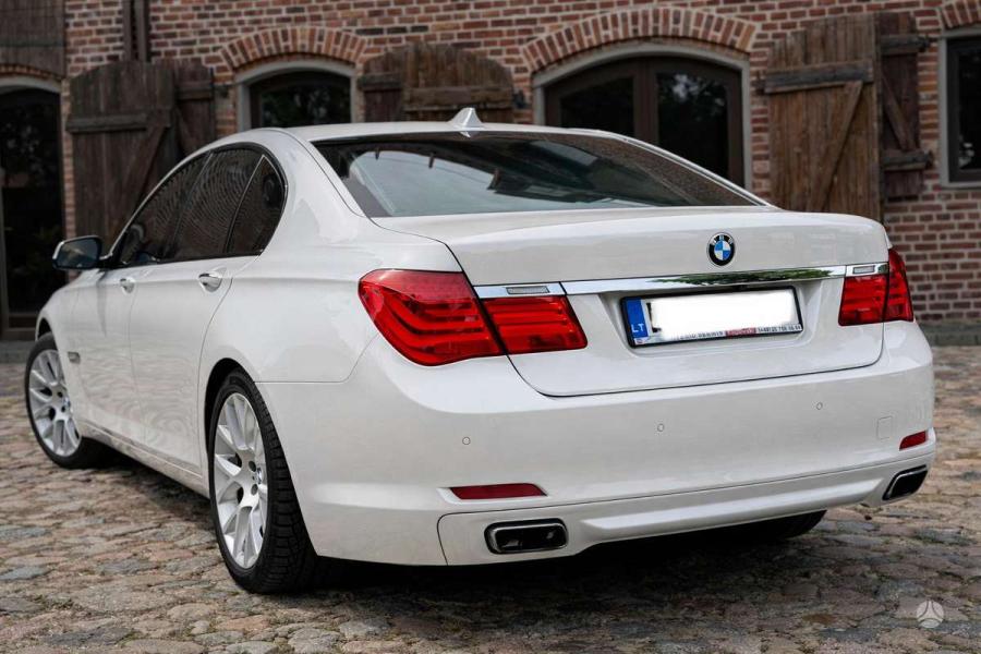 White BMW 750 2010 in Klaipeda, with an engine capacity of 4.40 L and mileage of 171 thousand km for 8700 €, photo 4 on AUTOMOTO.COM.LV