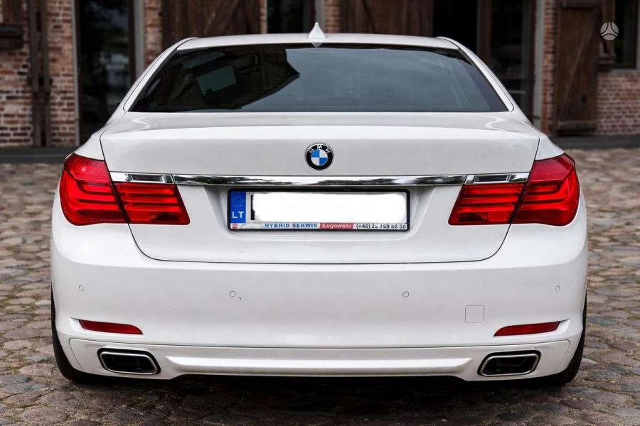 White BMW 750 2010 in Klaipeda, with an engine capacity of 4.40 L and mileage of 171 thousand km for 8700 €, photo 8 on AUTOMOTO.COM.LV