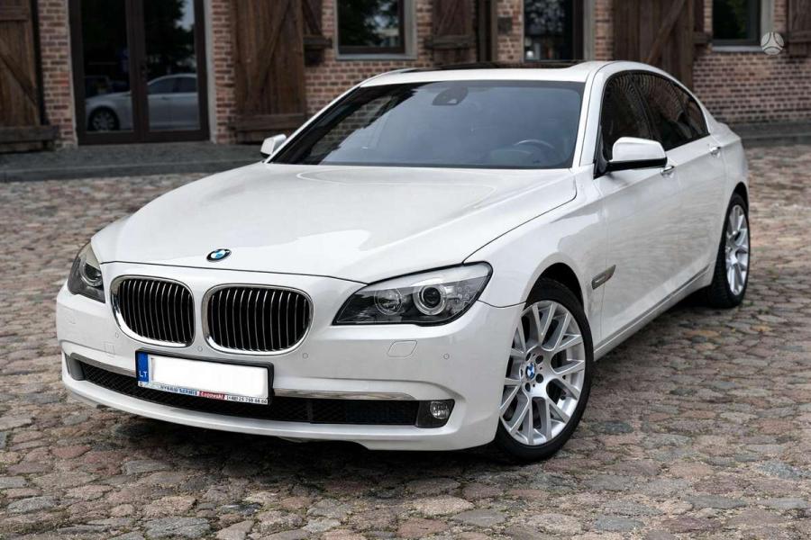White BMW 750 2010 in Klaipeda, with an engine capacity of 4.40 L and mileage of 171 thousand km for 8700 €, photo 9 on AUTOMOTO.COM.LV
