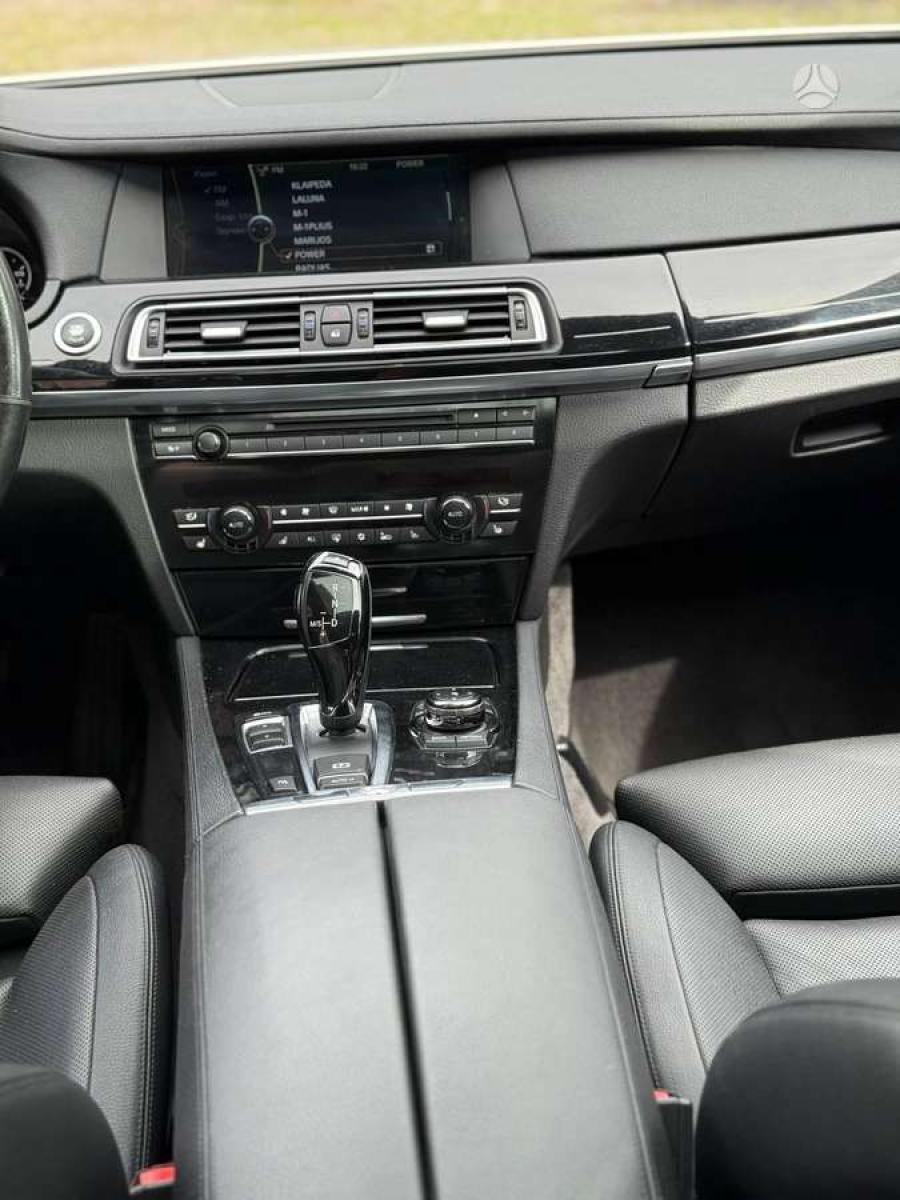 White BMW 750 2010 in Klaipeda, with an engine capacity of 4.40 L and mileage of 171 thousand km for 8700 €, photo 13 on AUTOMOTO.COM.LV