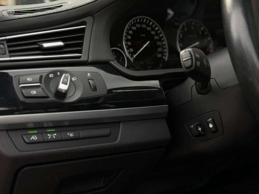 White BMW 750 2010 in Klaipeda, with an engine capacity of 4.40 L and mileage of 171 thousand km for 8700 €, photo 16 on AUTOMOTO.COM.LV