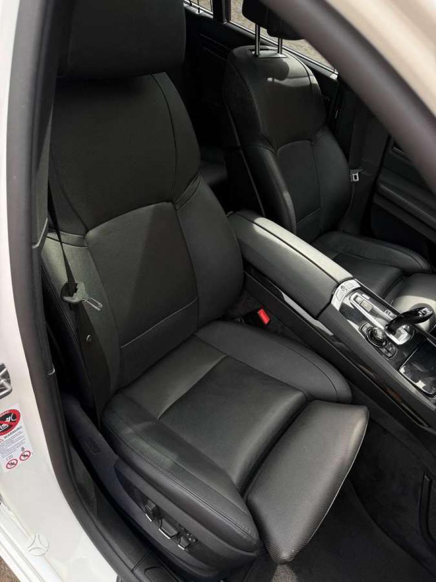 White BMW 750 2010 in Klaipeda, with an engine capacity of 4.40 L and mileage of 171 thousand km for 8700 €, photo 21 on AUTOMOTO.COM.LV