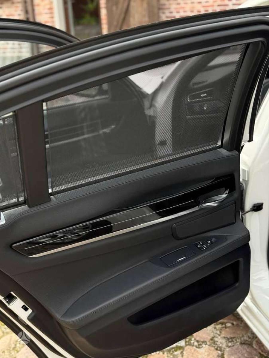 White BMW 750 2010 in Klaipeda, with an engine capacity of 4.40 L and mileage of 171 thousand km for 8700 €, photo 26 on AUTOMOTO.COM.LV