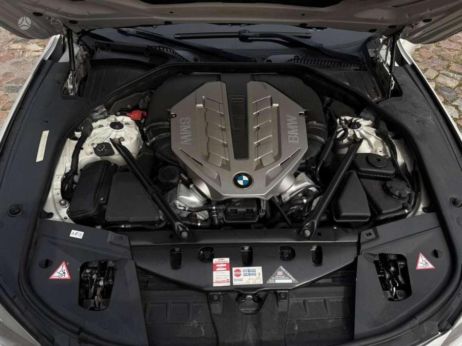 White BMW 750 2010 in Klaipeda, with an engine capacity of 4.40 L and mileage of 171 thousand km for 8700 €, photo 30 on AUTOMOTO.COM.LV