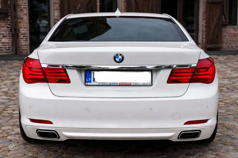 Balts BMW 750 2010 Klaipėda, ar dzinēja tilpumu 4.40 L un nobraukumu 171 tūkst. km par 8700 €, foto 3 vietnē AUTOMOTO.COM.LV