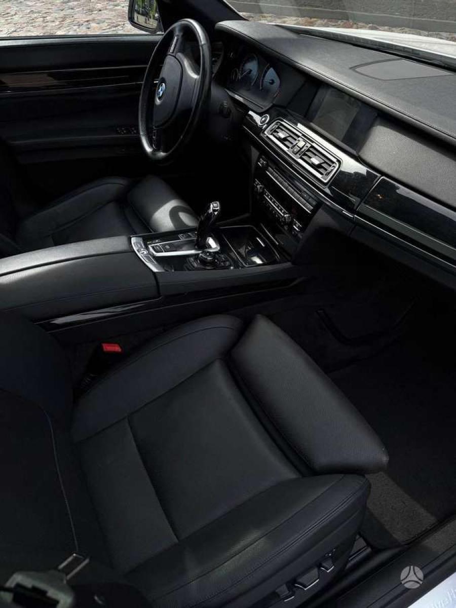 Balts BMW 750 2010 Klaipėda, ar dzinēja tilpumu 4.40 L un nobraukumu 171 tūkst. km par 8700 €, foto 17 vietnē AUTOMOTO.COM.LV