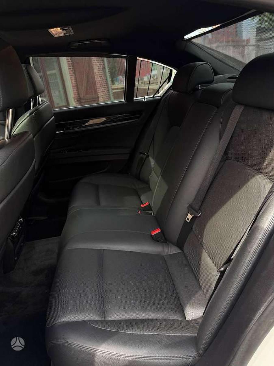 Balts BMW 750 2010 Klaipėda, ar dzinēja tilpumu 4.40 L un nobraukumu 171 tūkst. km par 8700 €, foto 28 vietnē AUTOMOTO.COM.LV