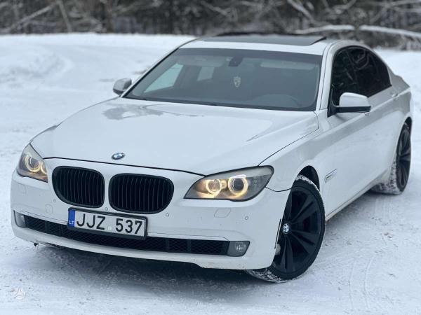 White BMW 750 2011 in Vilnius, with an engine capacity of 4.40 L and mileage of 352 thousand km for 4600 €, photo 1 on AUTOMOTO.COM.LV