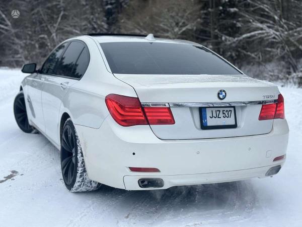 White BMW 750 2011 in Vilnius, with an engine capacity of 4.40 L and mileage of 352 thousand km for 4600 €, photo 8 on AUTOMOTO.COM.LV