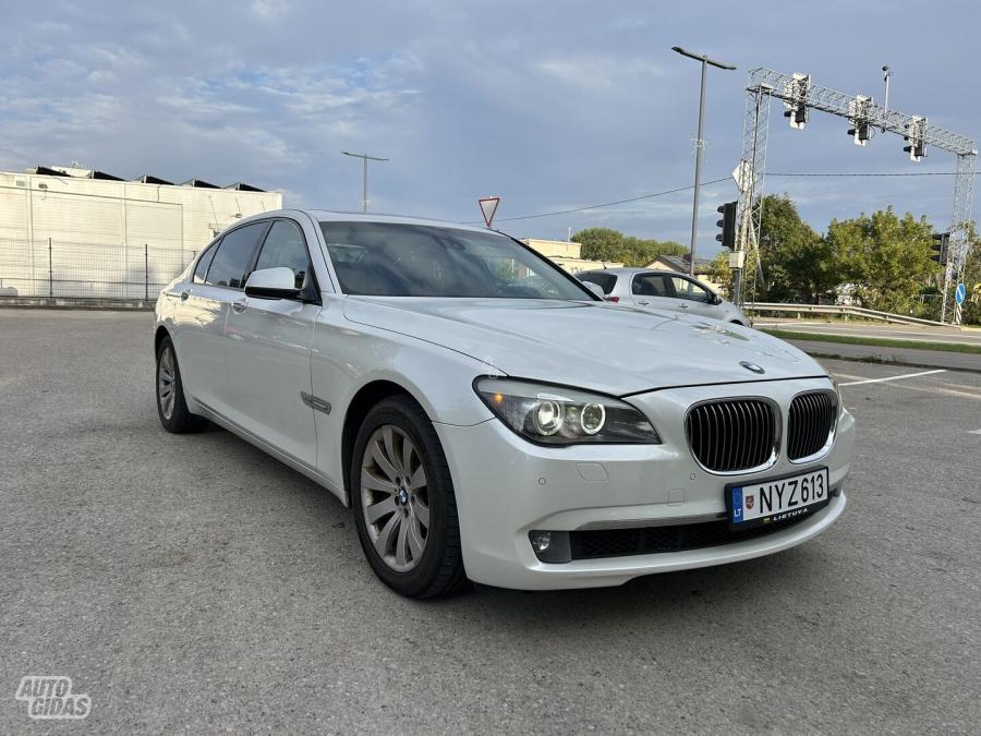 White BMW 750 2011 in Jonava, with an engine capacity of 4.40 L and mileage of 200 thousand km for 6500 €, photo 3 on AUTOMOTO.COM.LV