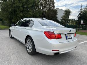 White BMW 750 2011 in Jonava, with an engine capacity of 4.40 L and mileage of 200 thousand km for 6500 €, photo 6 on AUTOMOTO.COM.LV