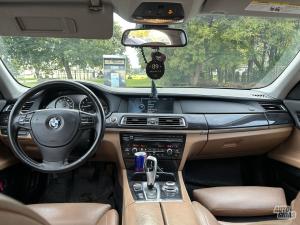 White BMW 750 2011 in Jonava, with an engine capacity of 4.40 L and mileage of 200 thousand km for 6500 €, photo 8 on AUTOMOTO.COM.LV