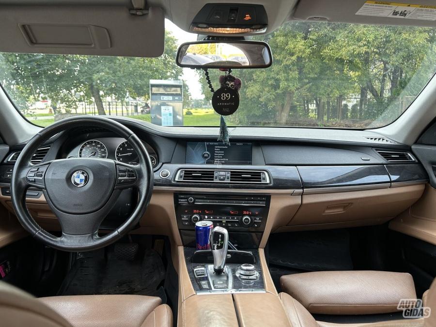 White BMW 750 2011 in Jonava, with an engine capacity of 4.40 L and mileage of 200 thousand km for 6500 €, photo 8 on AUTOMOTO.COM.LV
