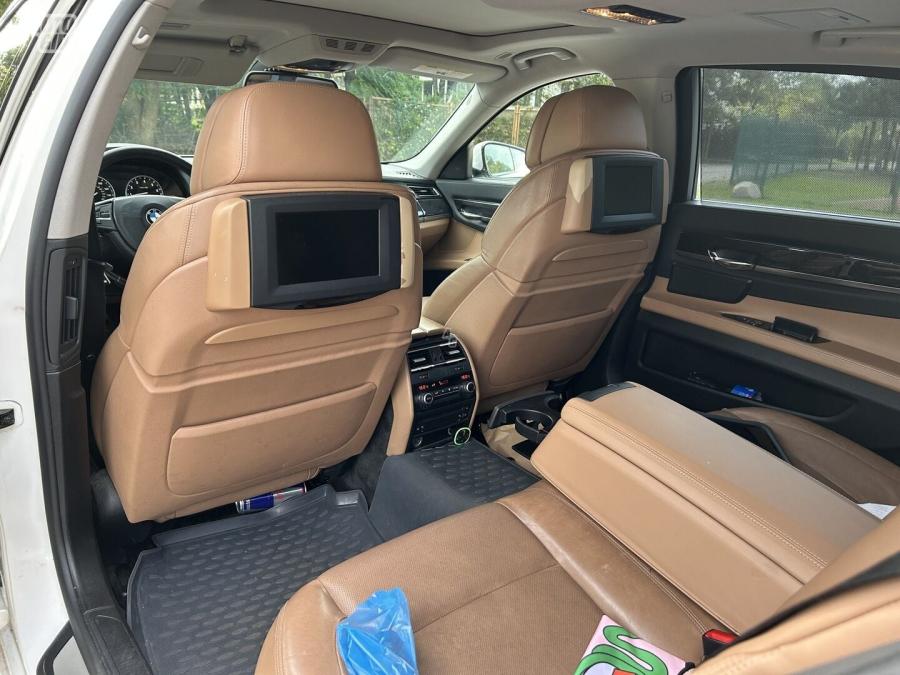 White BMW 750 2011 in Jonava, with an engine capacity of 4.40 L and mileage of 200 thousand km for 6500 €, photo 11 on AUTOMOTO.COM.LV