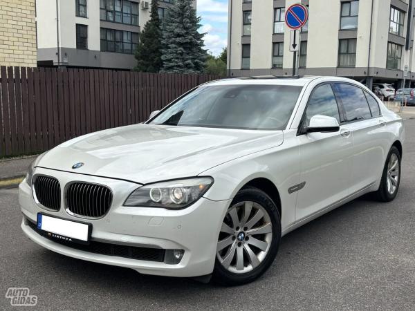 White BMW 750 2011 in Kaunas, with an engine capacity of 4.40 L and mileage of 200 thousand km for 5000 €, photo 3 on AUTOMOTO.COM.LV