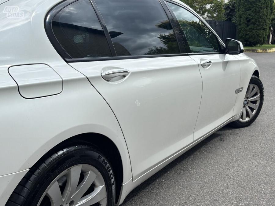 Balts BMW 750 2011 Kauņa, ar dzinēja tilpumu 4.40 L un nobraukumu 200 tūkst. km par 5000 €, foto 11 vietnē AUTOMOTO.COM.LV