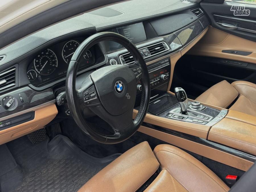 Balts BMW 750 2011 Kauņa, ar dzinēja tilpumu 4.40 L un nobraukumu 200 tūkst. km par 5000 €, foto 15 vietnē AUTOMOTO.COM.LV