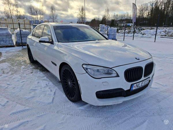White BMW 750 2013 in Vilnius, with an engine capacity of 4.40 L and mileage of 200 thousand km for 9000 €, photo 1 on AUTOMOTO.COM.LV