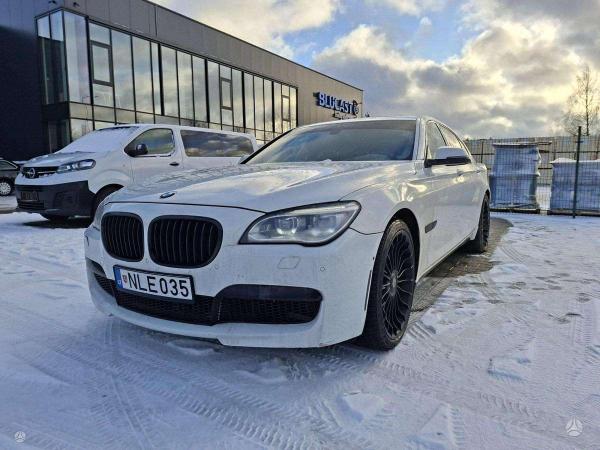 White BMW 750 2013 in Vilnius, with an engine capacity of 4.40 L and mileage of 200 thousand km for 9000 €, photo 2 on AUTOMOTO.COM.LV