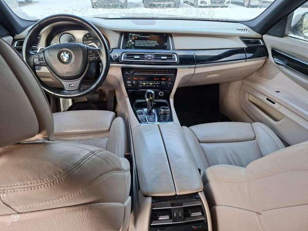 White BMW 750 2013 in Vilnius, with an engine capacity of 4.40 L and mileage of 200 thousand km for 9000 €, photo 5 on AUTOMOTO.COM.LV