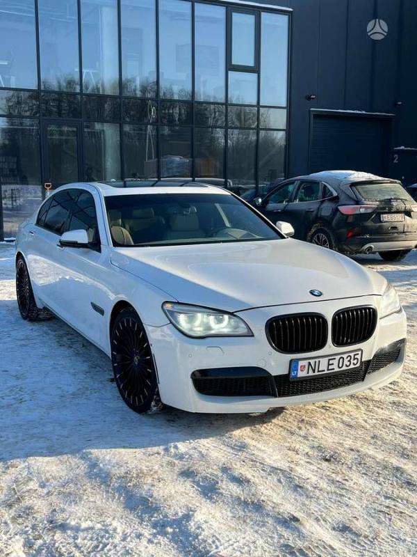 Balts BMW 750 2013 Viļņa, ar dzinēja tilpumu 4.40 L un nobraukumu 201 tūkst. km par 8800 €, foto 1 vietnē AUTOMOTO.COM.LV