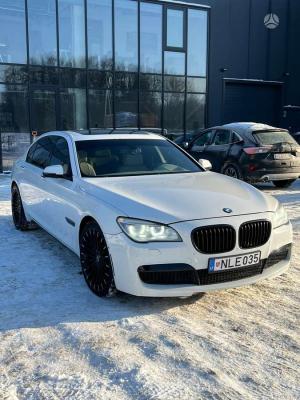 Balts BMW 750 2013 Viļņa, ar dzinēja tilpumu 4.40 L un nobraukumu 201 tūkst. km par 8800 €, foto  vietnē AUTOMOTO.COM.LV