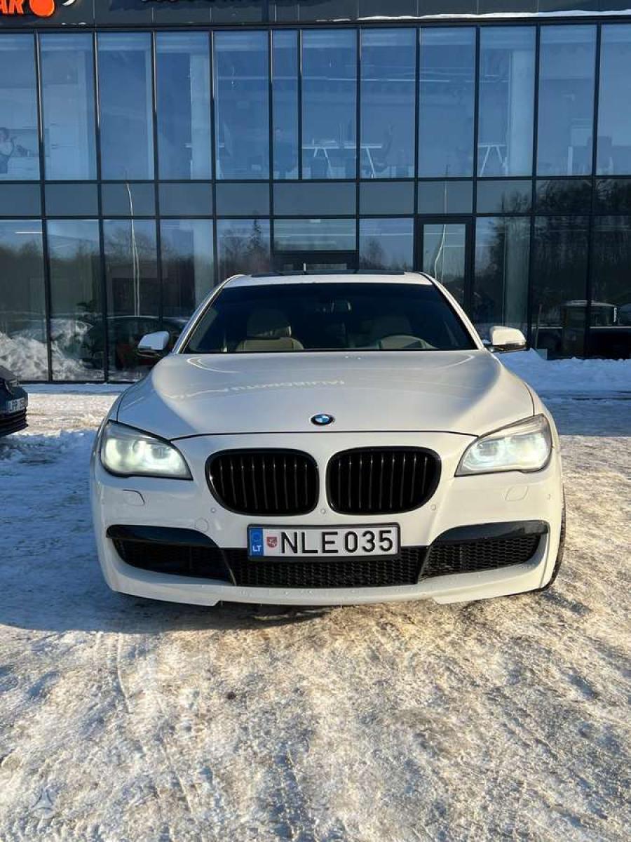 Balts BMW 750 2013 Viļņa, ar dzinēja tilpumu 4.40 L un nobraukumu 201 tūkst. km par 8800 €, foto 3 vietnē AUTOMOTO.COM.LV