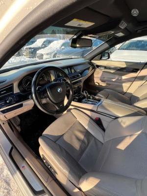 Balts BMW 750 2013 Viļņa, ar dzinēja tilpumu 4.40 L un nobraukumu 201 tūkst. km par 8800 €, foto 7 vietnē AUTOMOTO.COM.LV