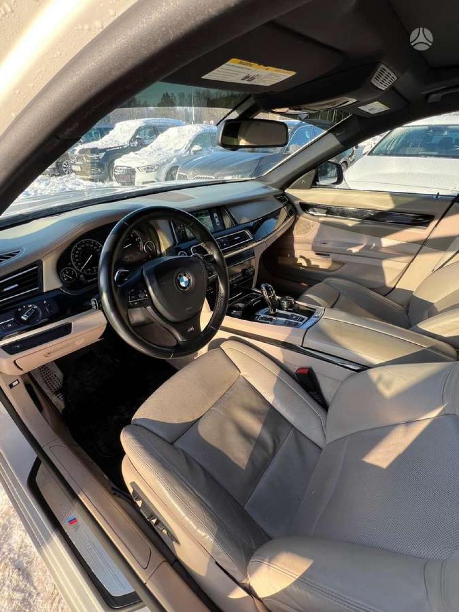 Balts BMW 750 2013 Viļņa, ar dzinēja tilpumu 4.40 L un nobraukumu 201 tūkst. km par 8800 €, foto 7 vietnē AUTOMOTO.COM.LV
