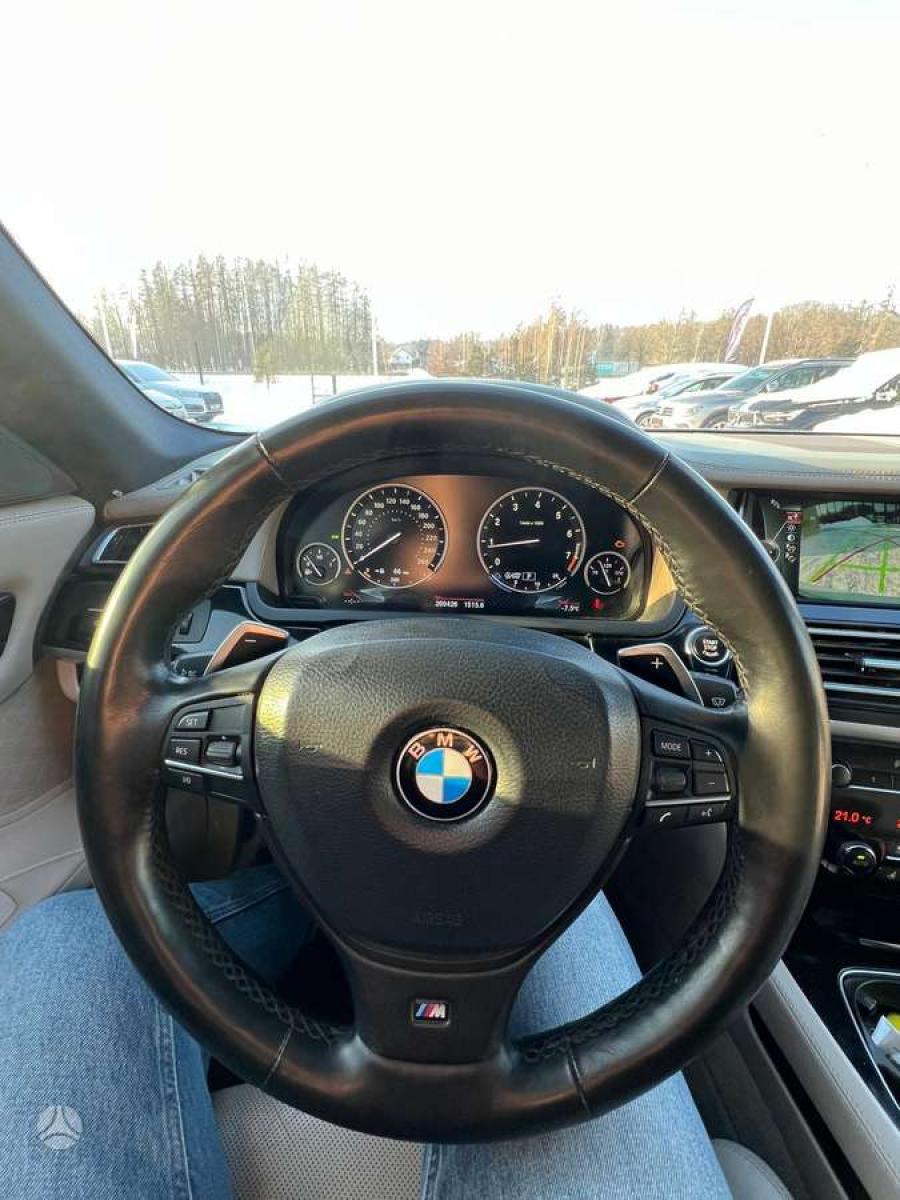 Balts BMW 750 2013 Viļņa, ar dzinēja tilpumu 4.40 L un nobraukumu 201 tūkst. km par 8800 €, foto 8 vietnē AUTOMOTO.COM.LV