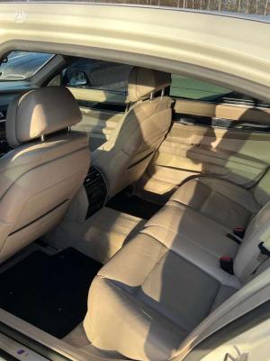 Balts BMW 750 2013 Viļņa, ar dzinēja tilpumu 4.40 L un nobraukumu 201 tūkst. km par 8800 €, foto 12 vietnē AUTOMOTO.COM.LV
