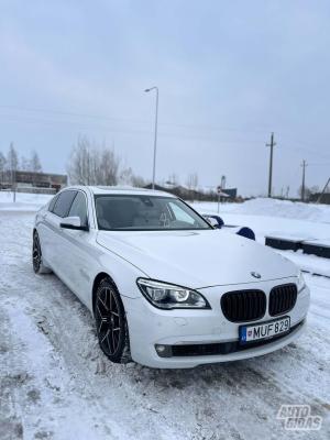 Balts BMW 750 2013 Mažeikiai, ar dzinēja tilpumu 4.40 L un nobraukumu 274 tūkst. km par 10500 €, foto  vietnē AUTOMOTO.COM.LV