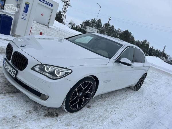 Белый БМВ 750 2013 в Мажейкяй, объемом двигателя 4.40 л и пробегом 274 тыс. км за 10500 €, фото 2 на AUTOMOTO.COM.LV